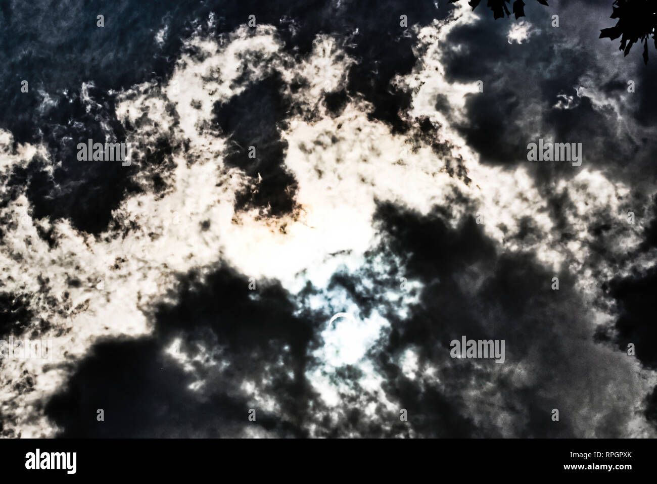 Eclipsing hi-res stock photography and images - Alamy