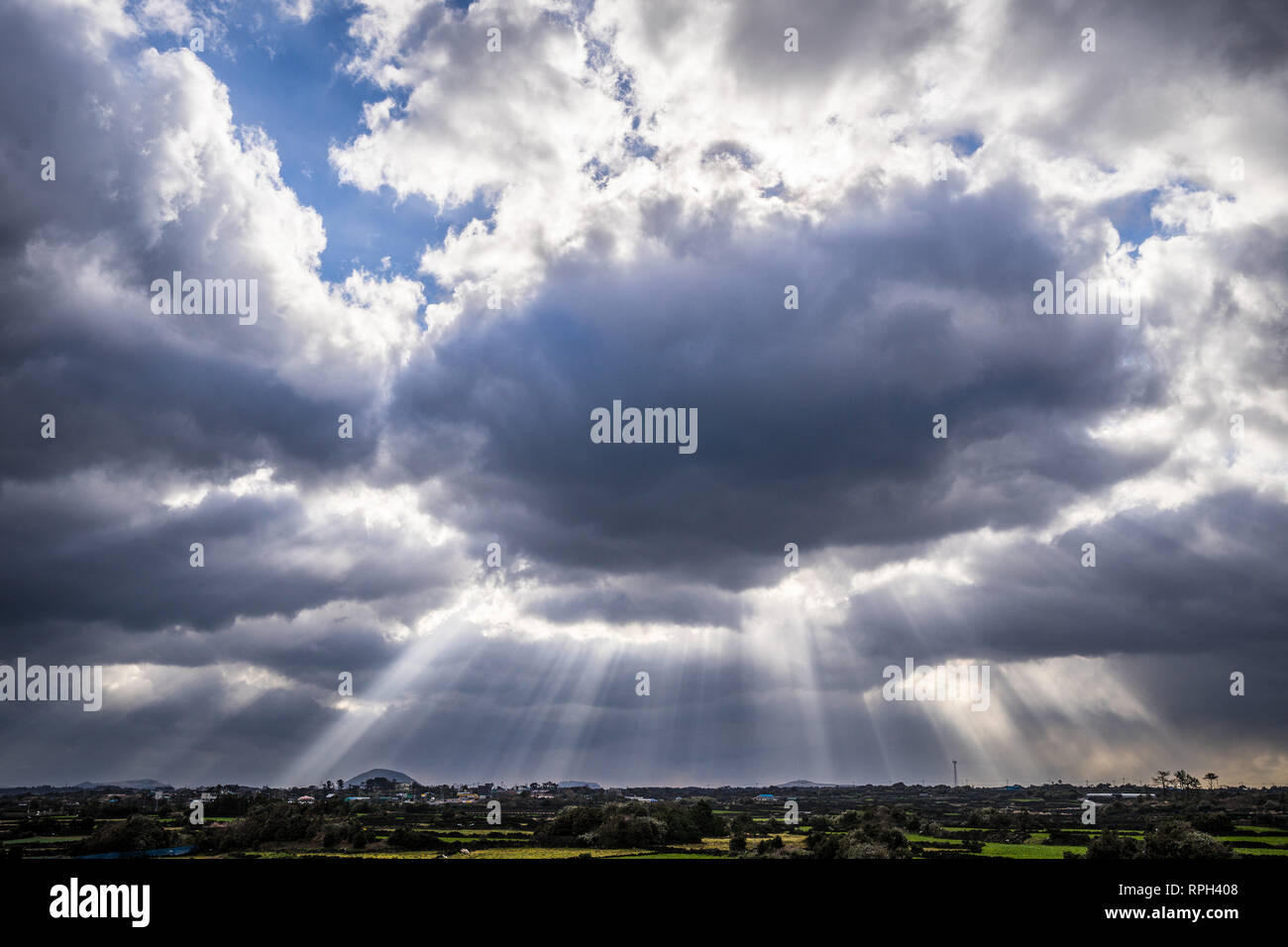light shining down through clouds Stock Photo - Alamy