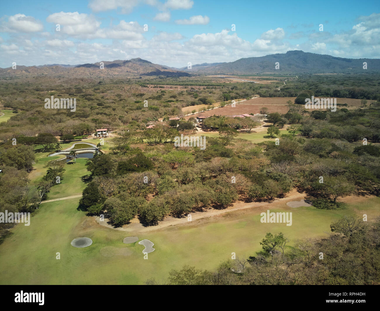 Wide view golf course hi-res stock photography and images - Alamy