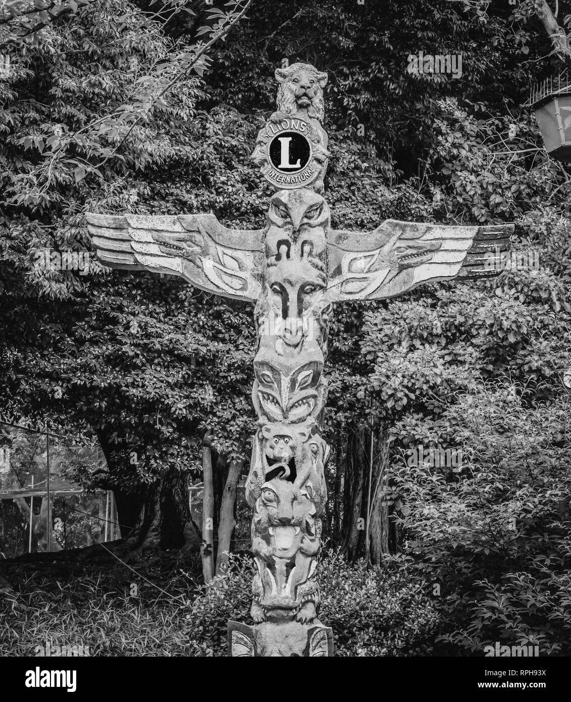 Totem pole Black and White Stock Photos & Images - Alamy