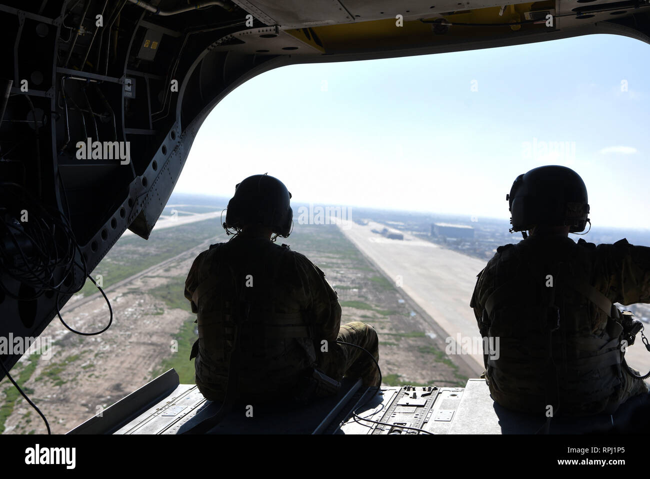 U s army soldiers conduct 12 hi-res stock photography and images - Alamy