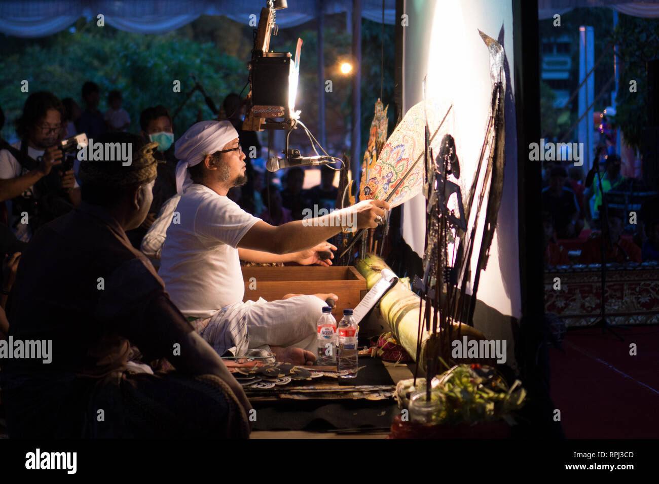 Balinese puppet master hi-res stock photography and images - Alamy