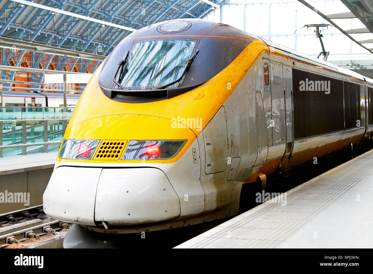 Fast train engine at St.Pancras London station Stock Photo - Alamy