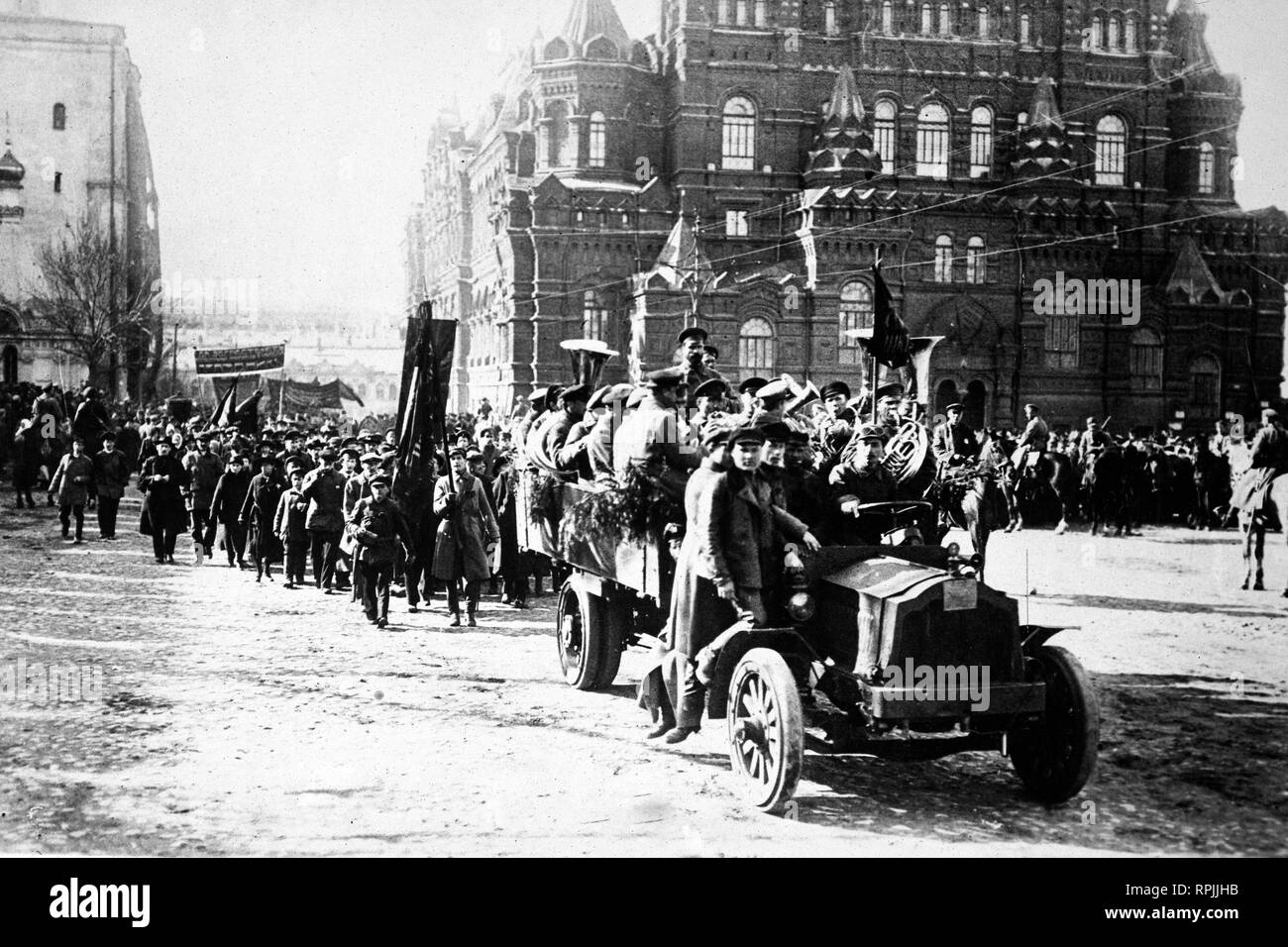 Bolshevik Revolution. Red Army soldiers and common people marching ...