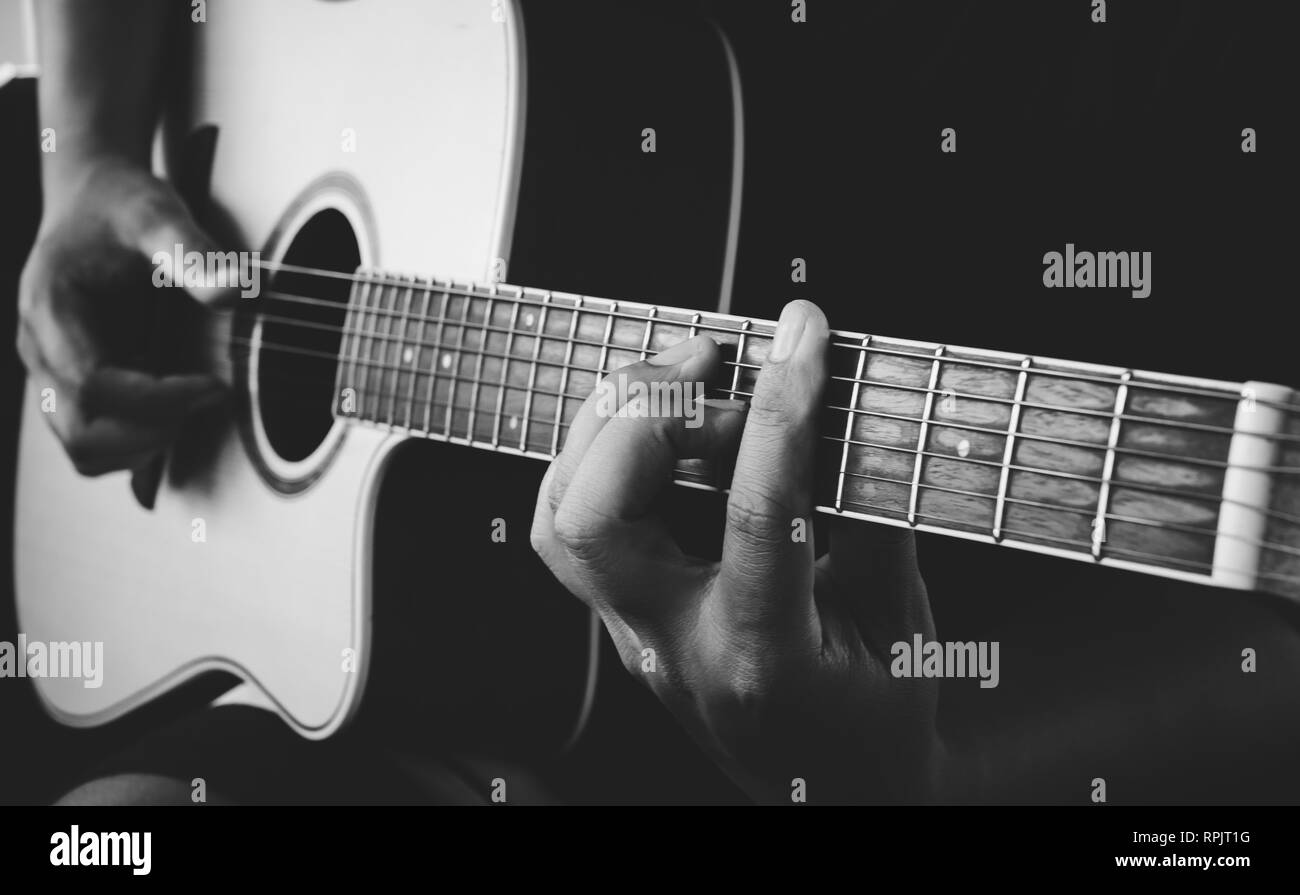 Guitarists hand hi-res stock photography and images - Alamy