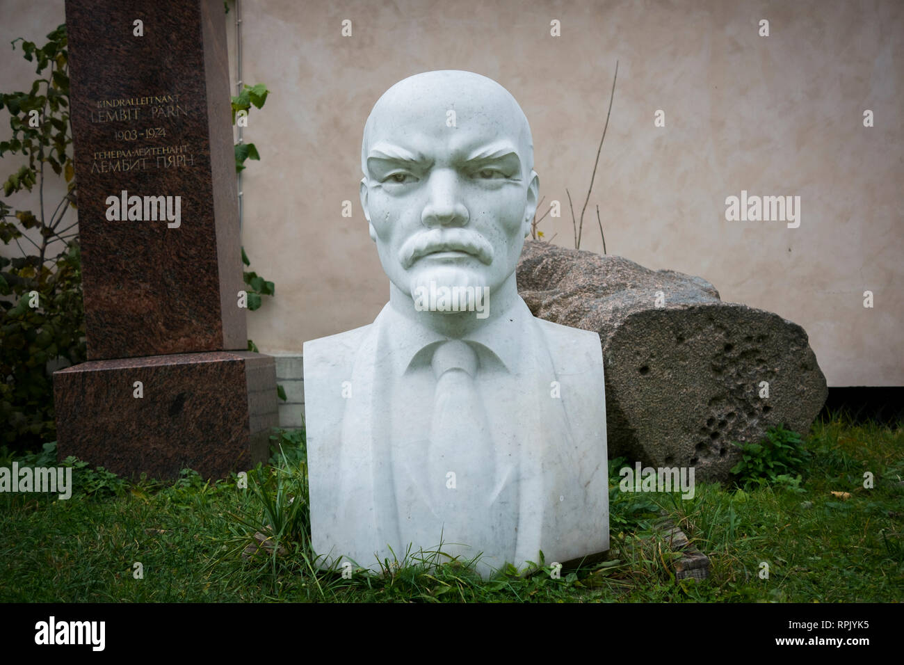 Vladimir lenin marble hi-res stock photography and images - Alamy