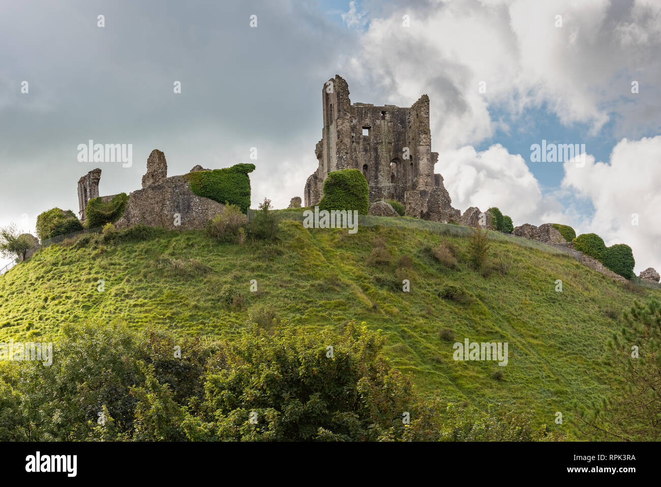 The ruins of Corfe Castle, Dorset, England, United Kingdom Stock Photo ...