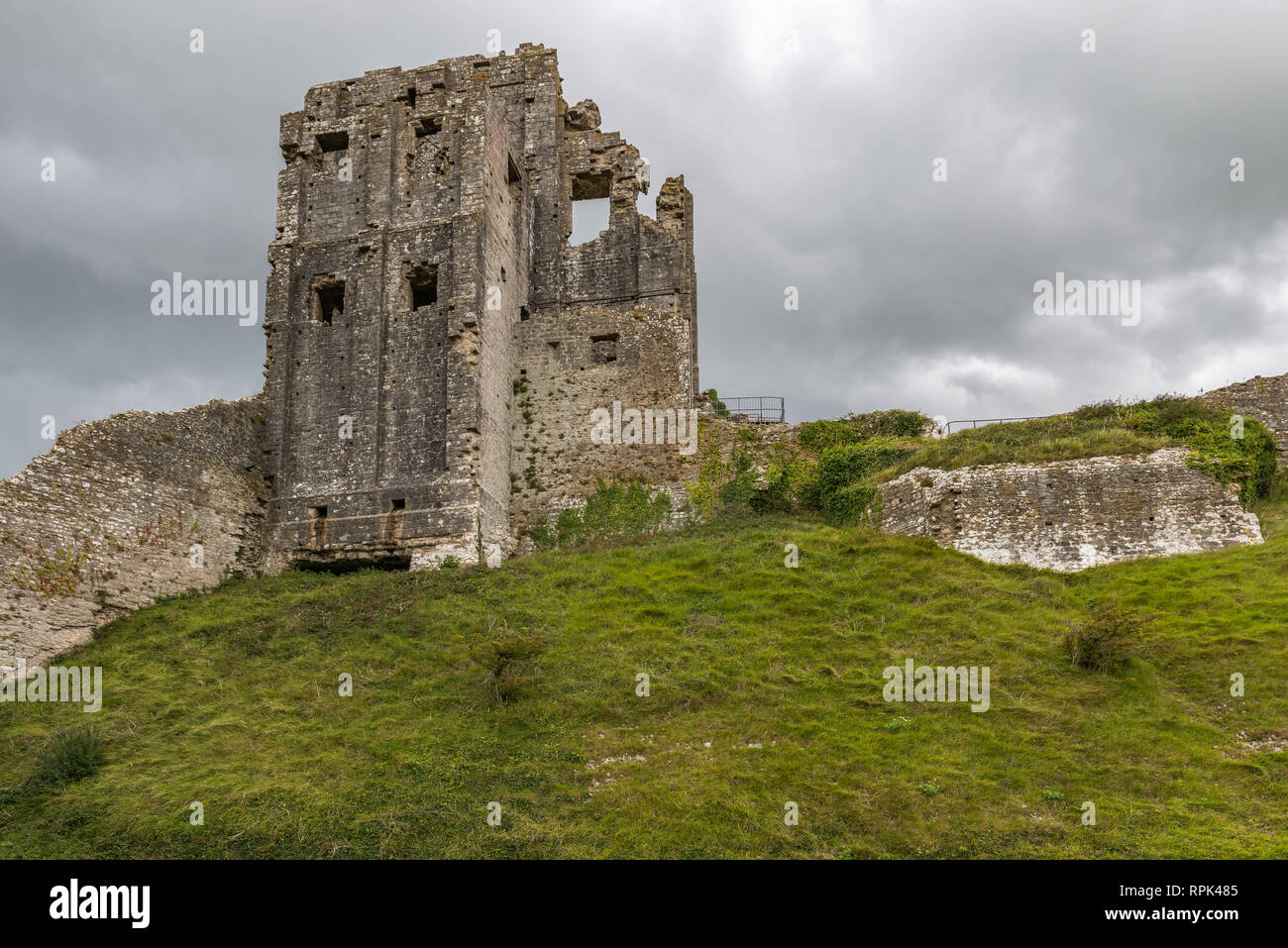 The ruins of Corfe Castle, Dorset, England, United Kingdom Stock Photo ...