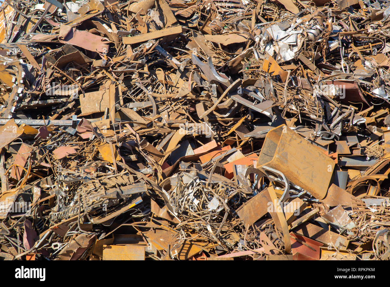 Metal scrap heap magnet hi-res stock photography and images - Alamy