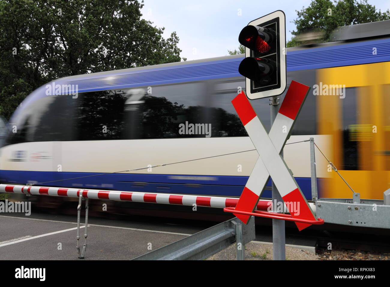 Rail road crossing hi-res stock photography and images - Alamy