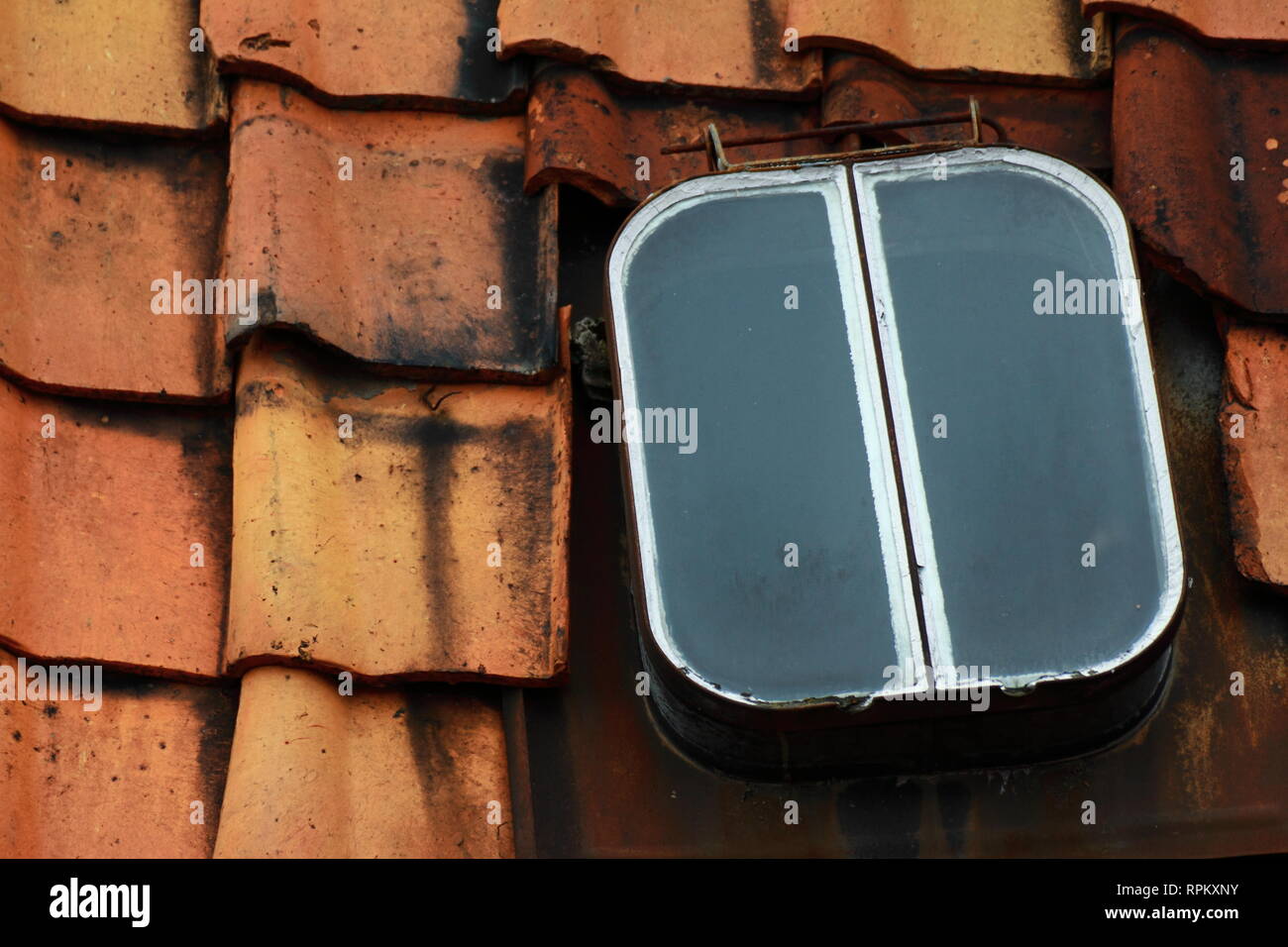 Eves of roof hi-res stock photography and images - Alamy