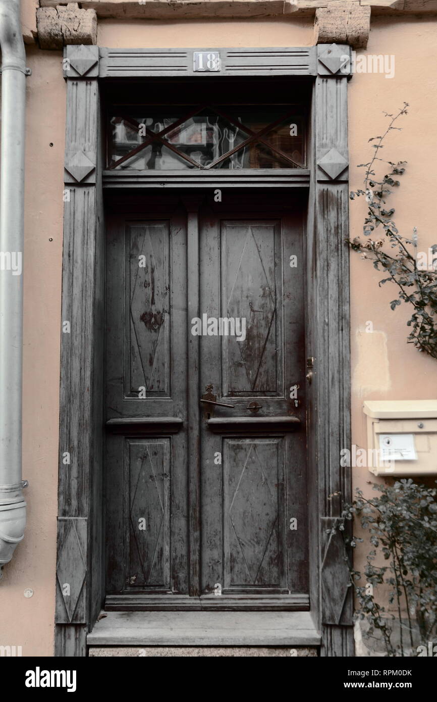 Old fashioned door key hi-res stock photography and images - Alamy