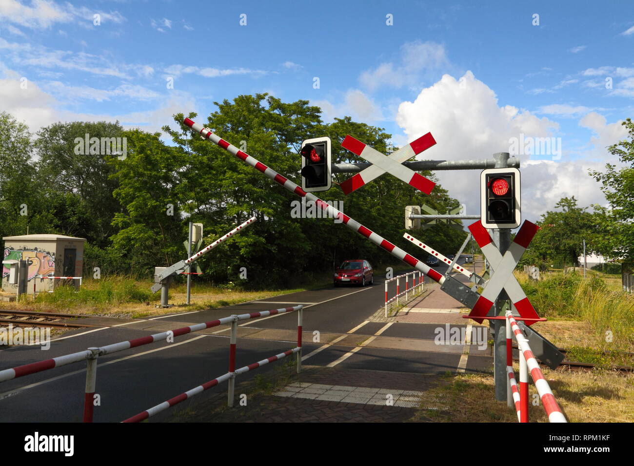 Railroad crossing gate arm hi-res stock photography and images - Alamy