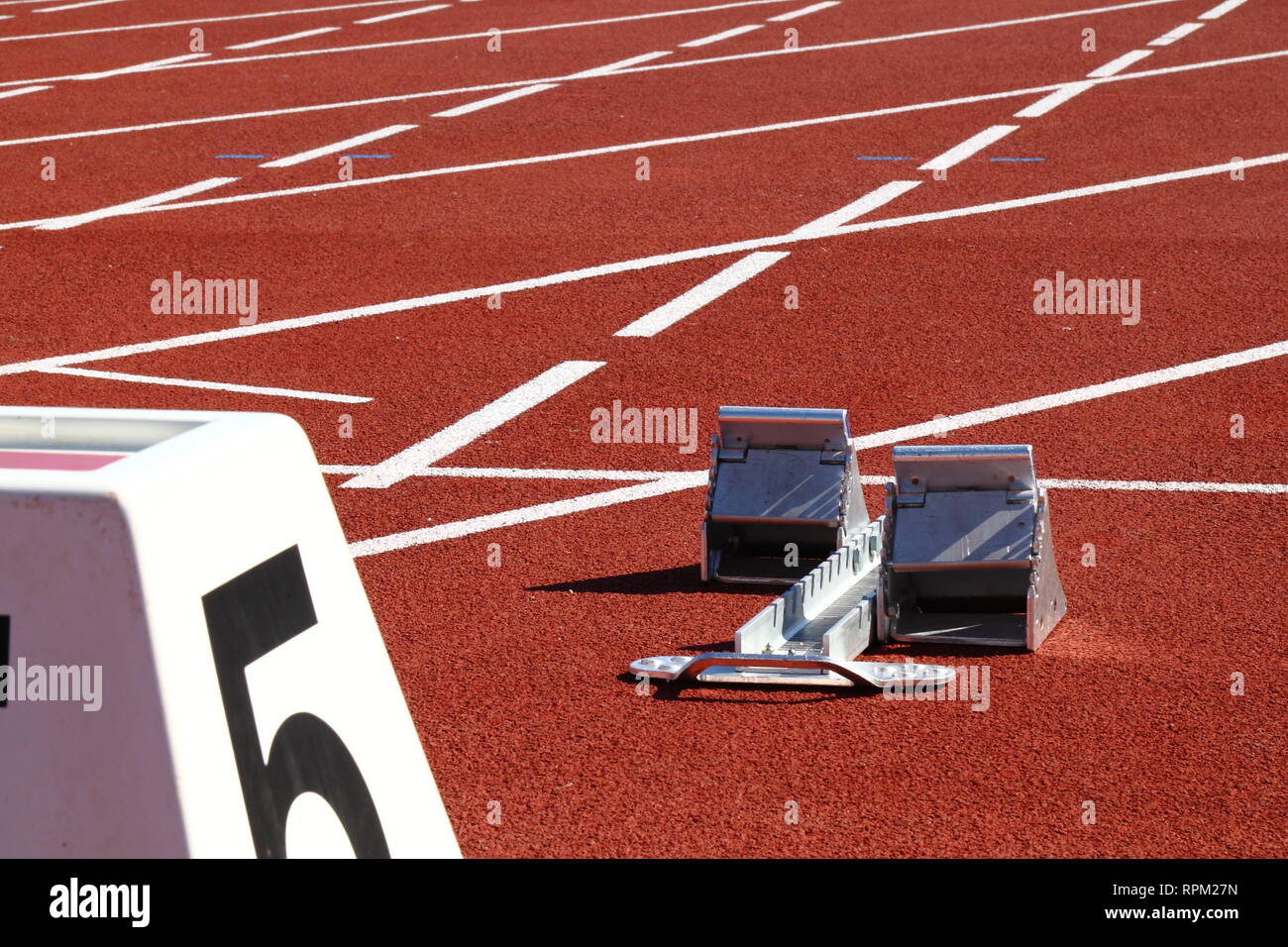 Hurdle race start hi-res stock photography and images - Alamy