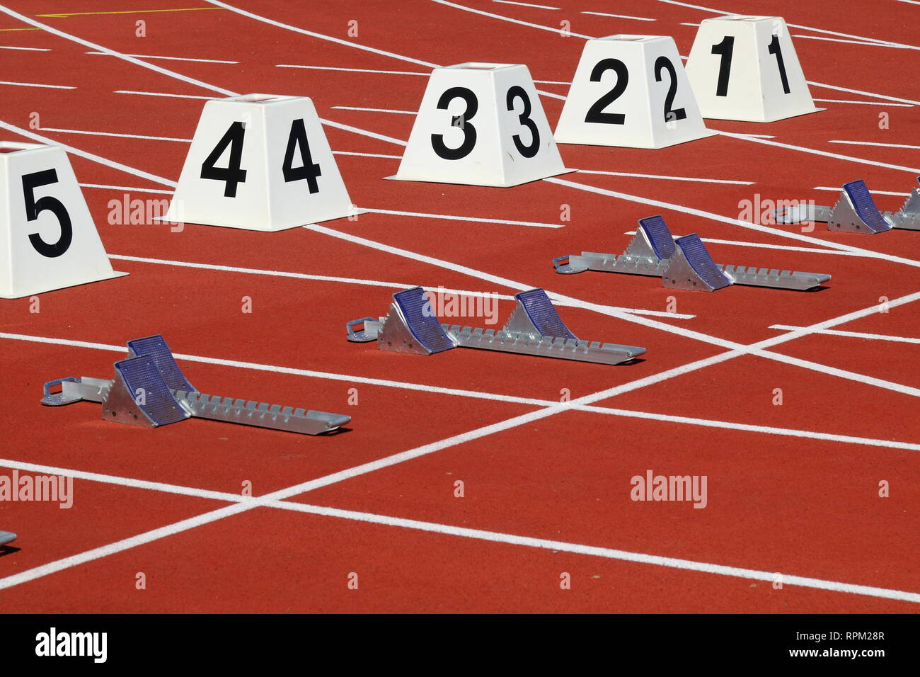 Hurdle race start hi-res stock photography and images - Alamy