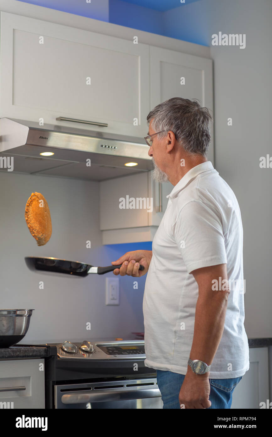Senior man cooking in his modern kitchen Stock Photo - Alamy