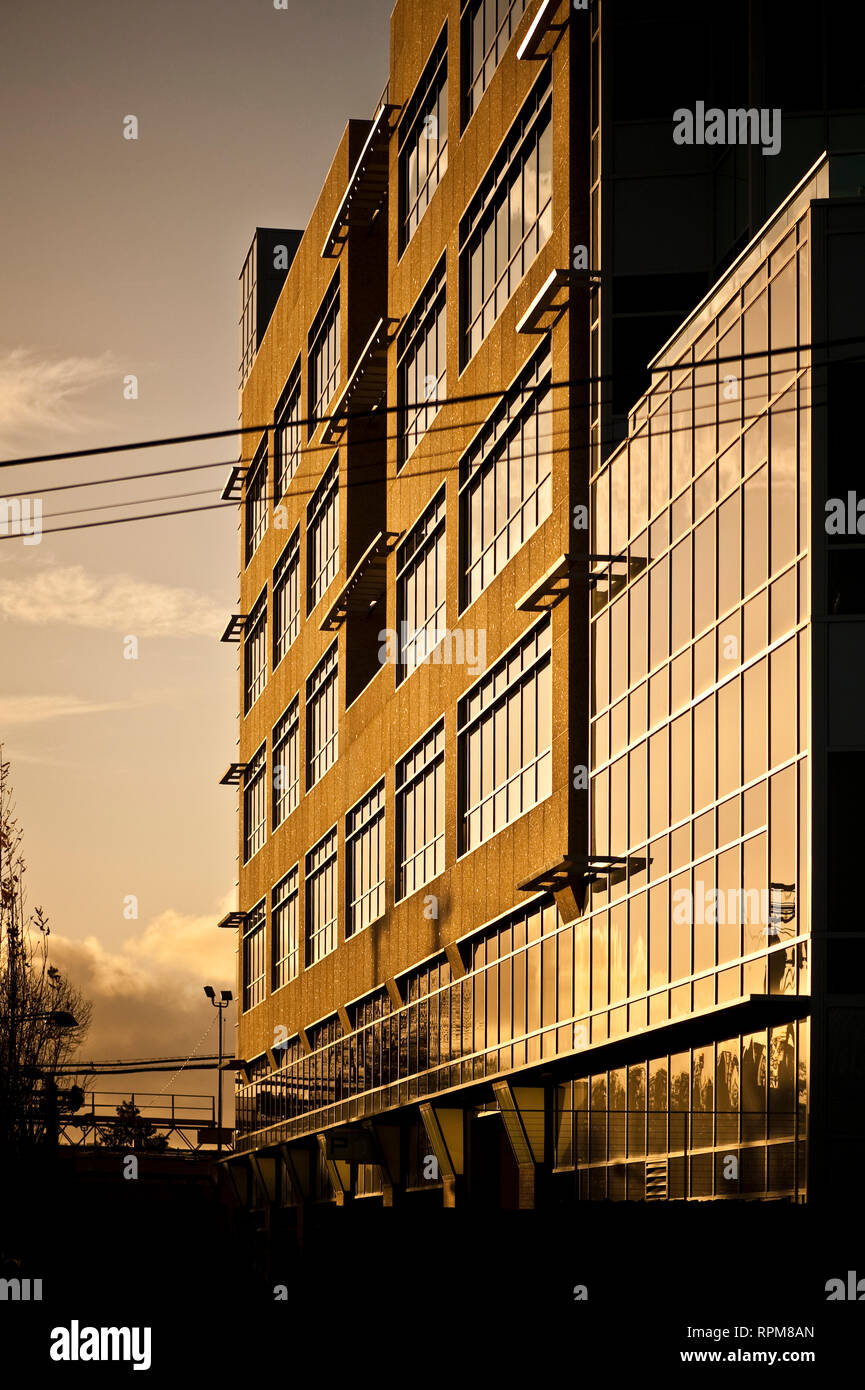 Sunlight reflecting off building hi-res stock photography and images ...