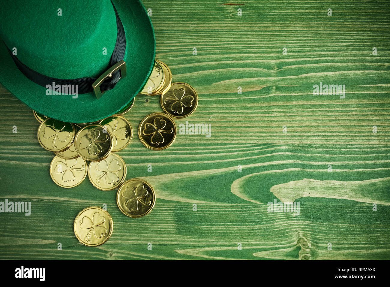 Happy St Patricks Day leprechaun hat with gold coins on vintage green ...
