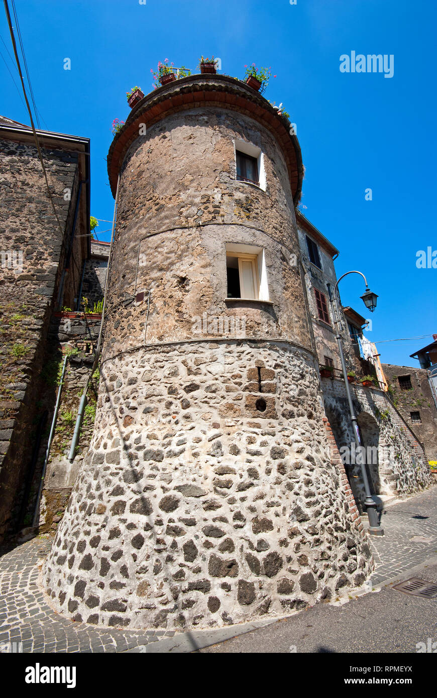 Circular crenellated tower hi-res stock photography and images - Alamy