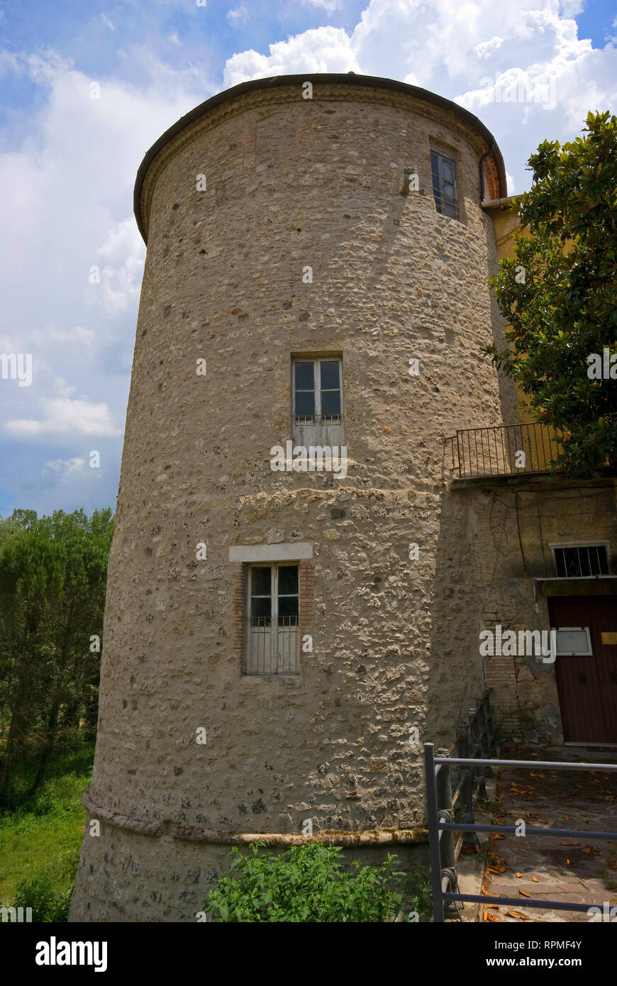 Medieval round tower hi-res stock photography and images - Alamy
