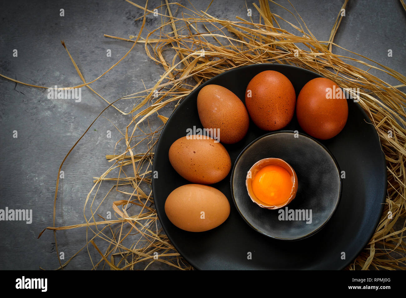 Whole eggs hi-res stock photography and images - Alamy