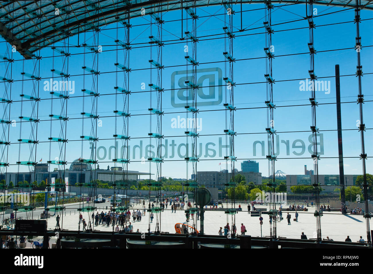 Germany, Berlin, Mitte, Hauptbahnhof interior of the steel and glass ...