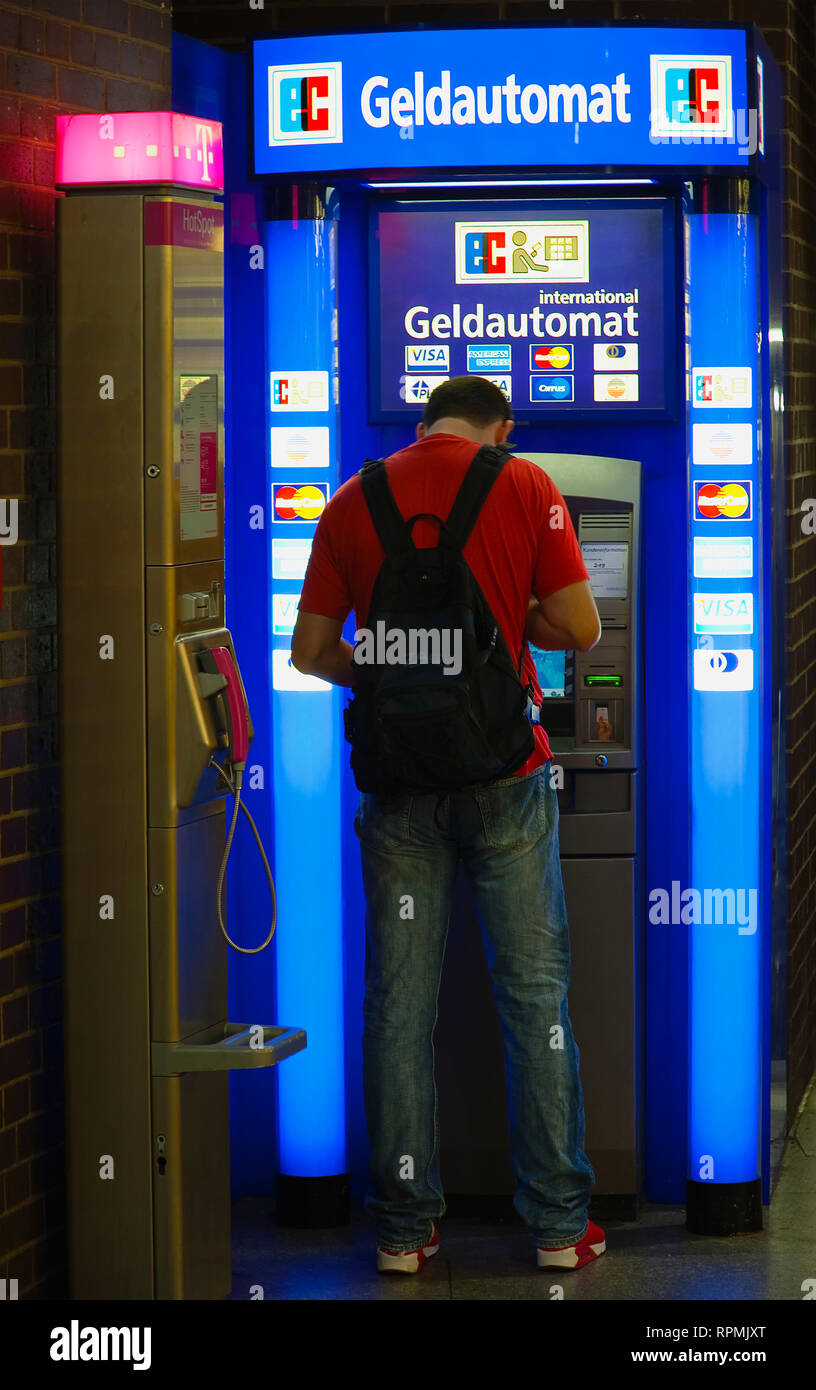 Currency exchange machine hi-res stock photography and images - Alamy