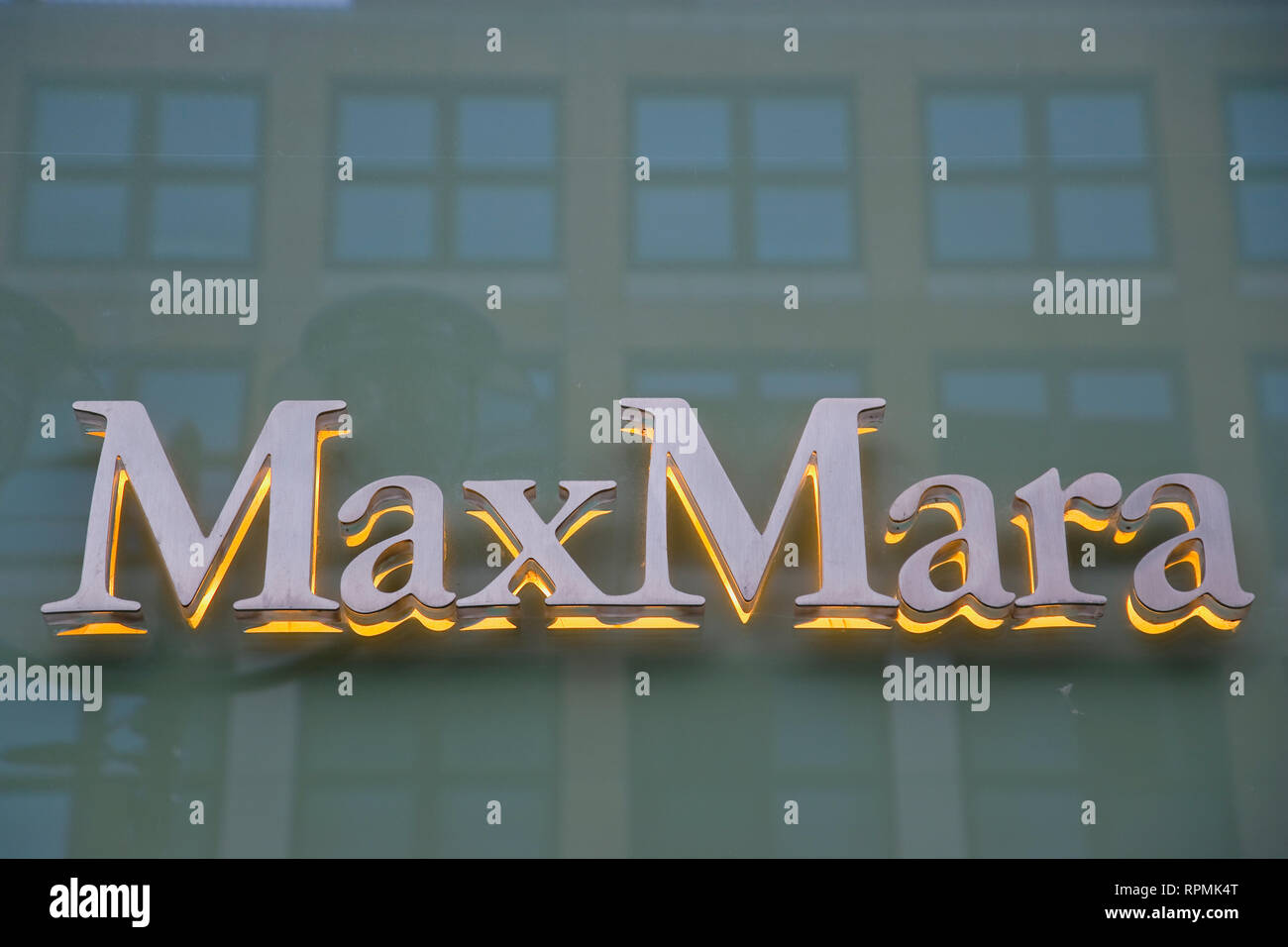Maxmara sign hi-res stock photography and images - Alamy