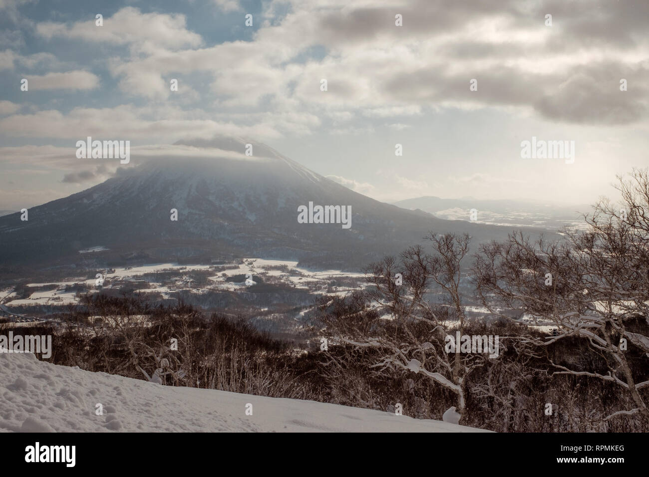 Japan snowboarding hi-res stock photography and images - Alamy