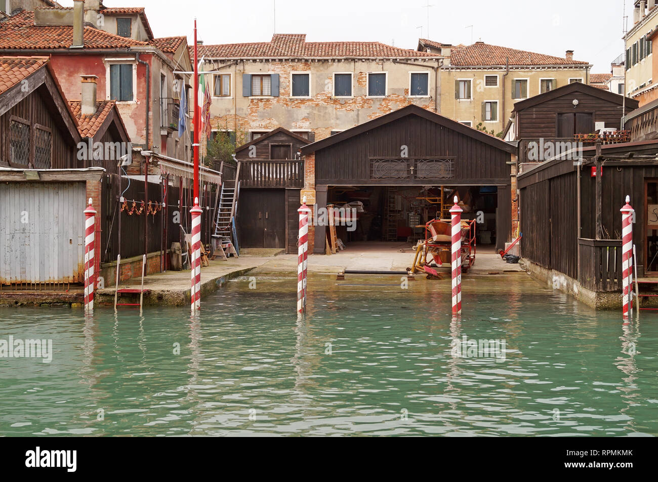 Shipyard for traditional Gondolas in Venice Stock Photo - Alamy