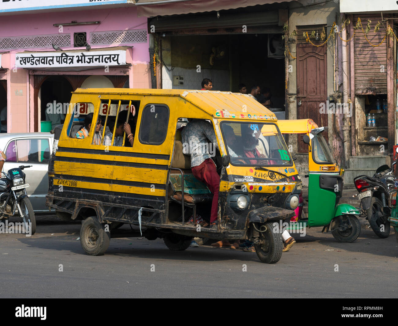 Auto rickshaw on street, Jaipur, Rajasthan, India Stock Photo - Alamy