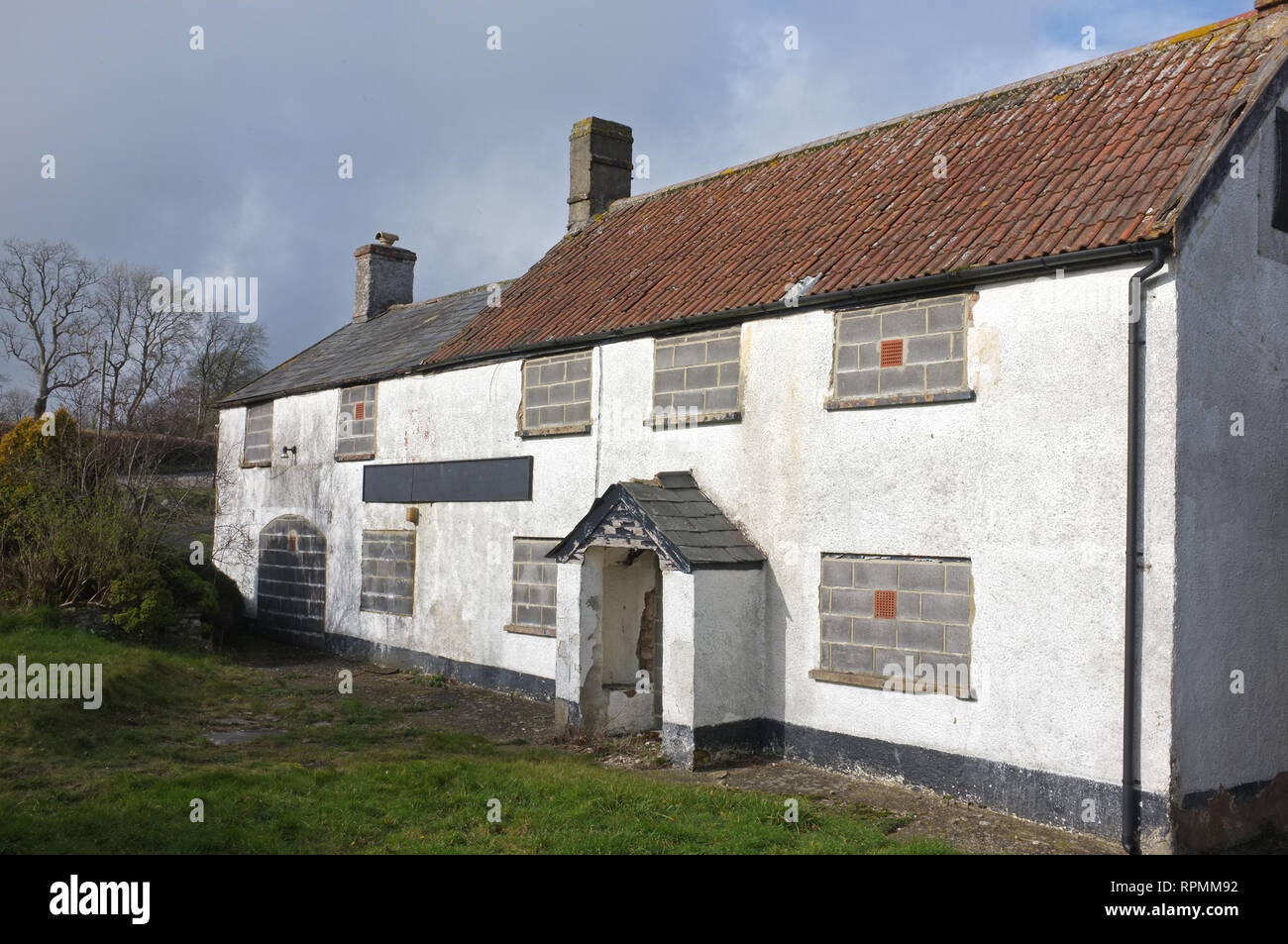 Derelict housing blocks hi-res stock photography and images - Alamy