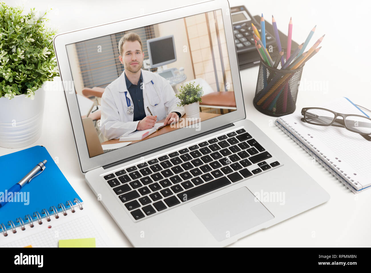 Doctor looking computer screen patient hi-res stock photography and ...