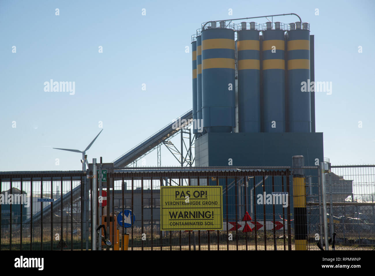 Pollution warning sign hi-res stock photography and images - Alamy