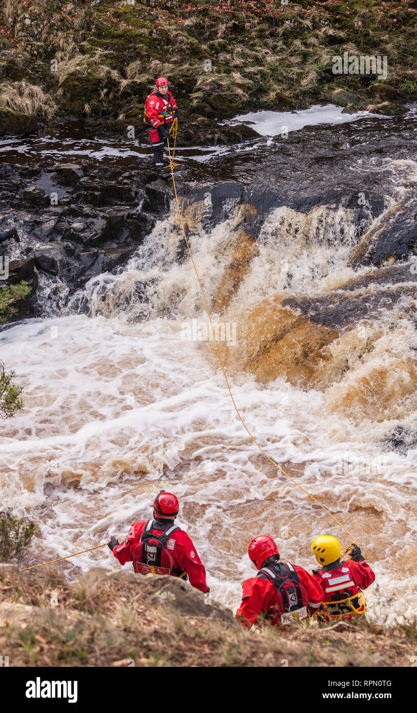 Durham and Darlington Fire and Rescue teams on a water rescue training ...