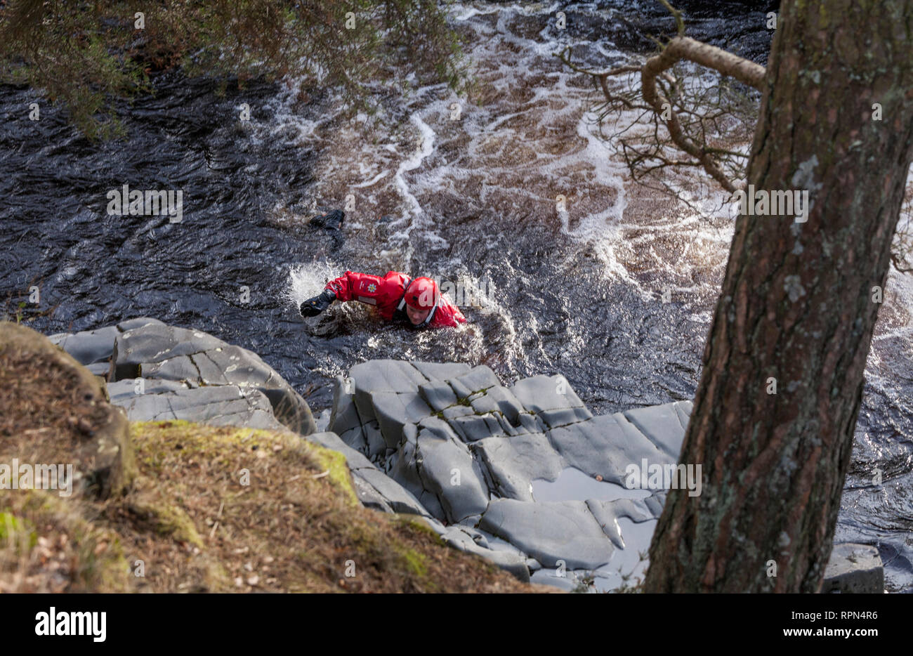 Durham and Darlington Fire and Rescue teams on a water rescue training ...
