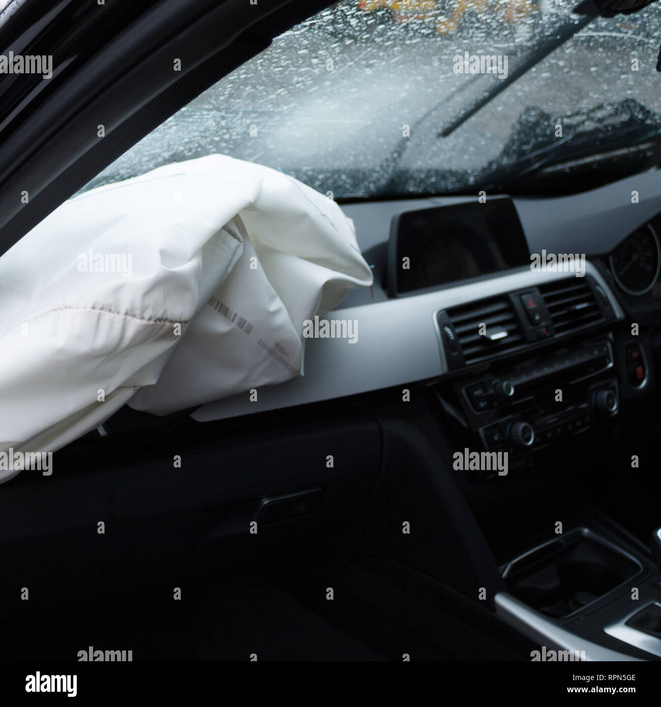 Airbags deployed hi-res stock photography and images - Alamy