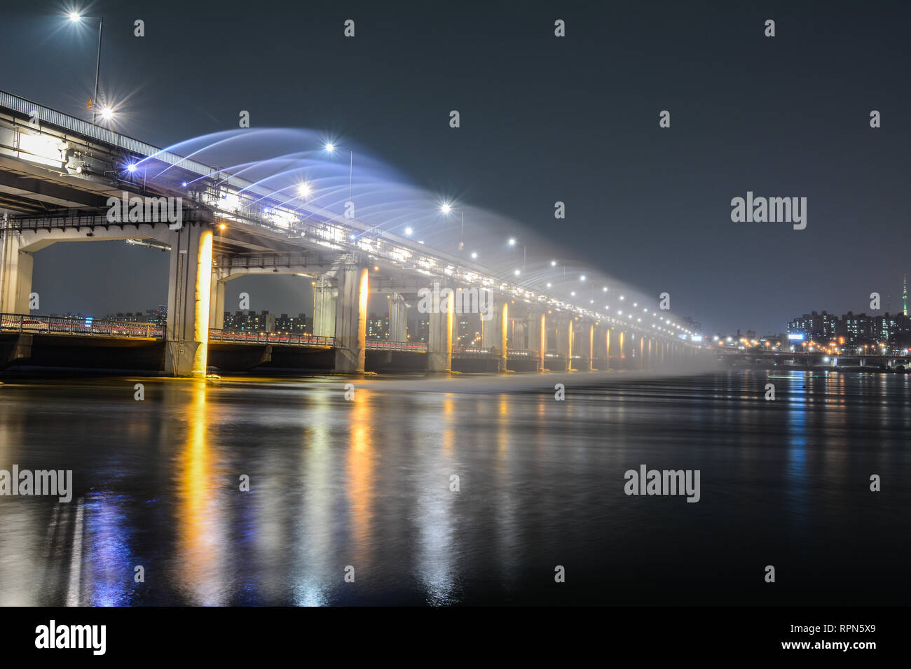 Seoul, South Korea - Sep 16, 2016. Banpo Bridge Rainbow Fountain on Han ...
