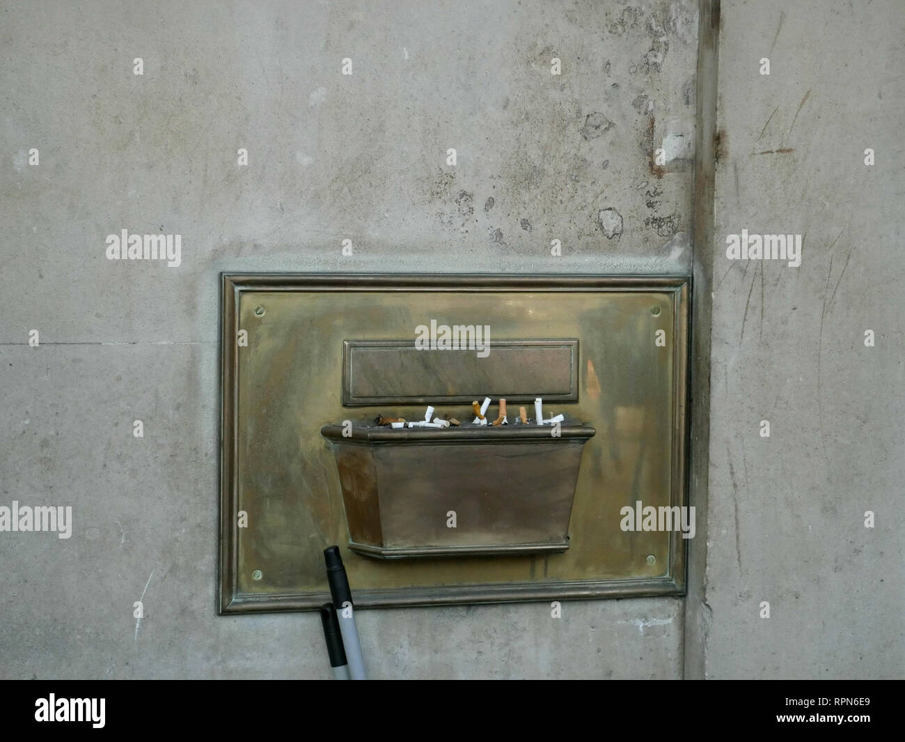 Cigarettes pollution hi-res stock photography and images - Alamy