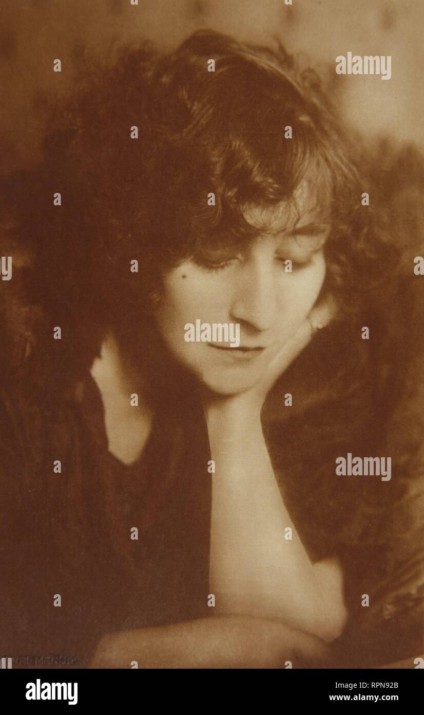 COLETTE (SIDONIE GABRIELLE) ESCRITORA FRANCESA. 1873-1954 FOTO HERY ...