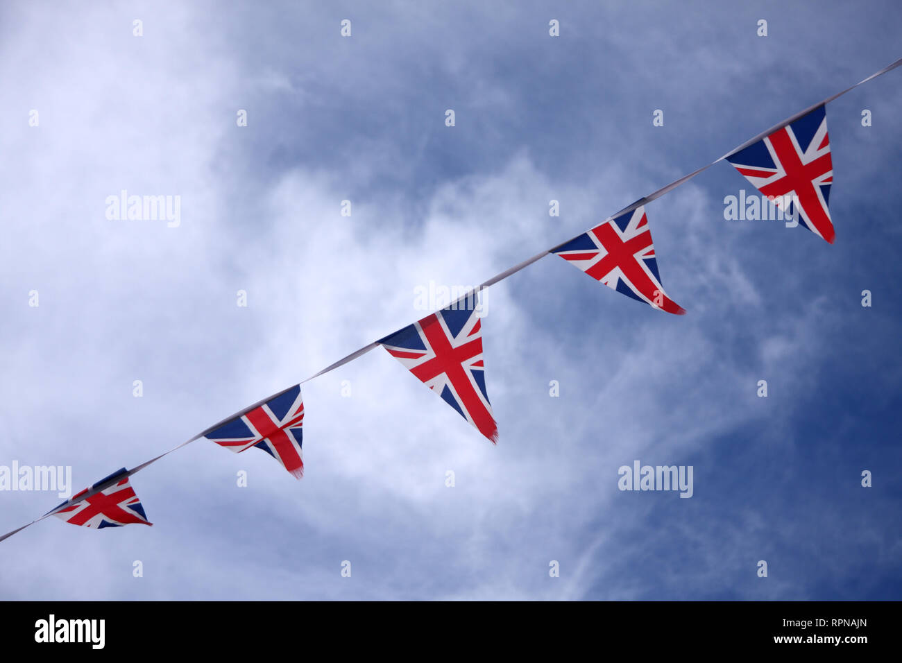 Uk flag horizontal blue sky hi-res stock photography and images - Alamy