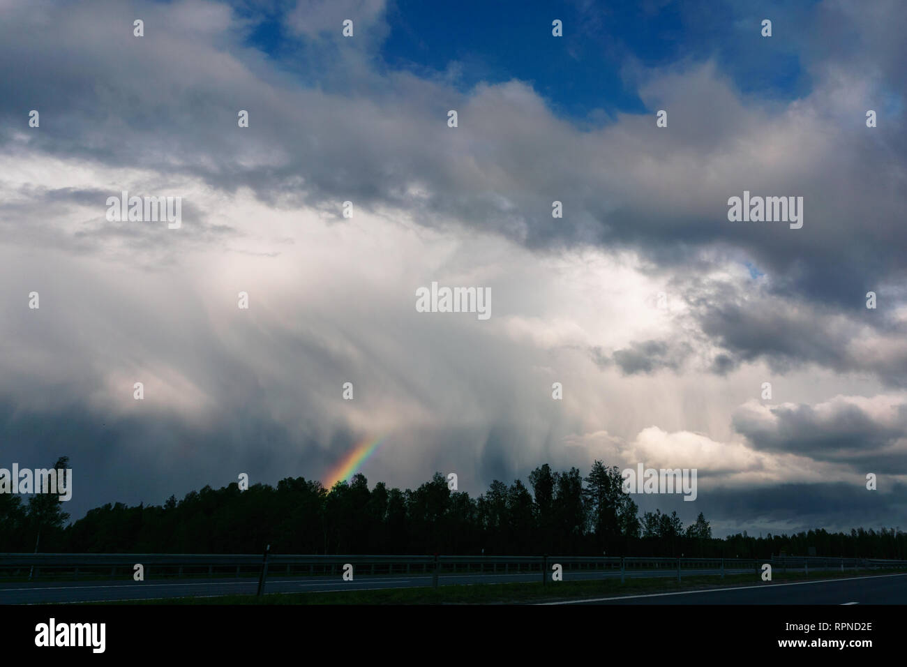 Horizontal photo country road hi-res stock photography and images - Alamy