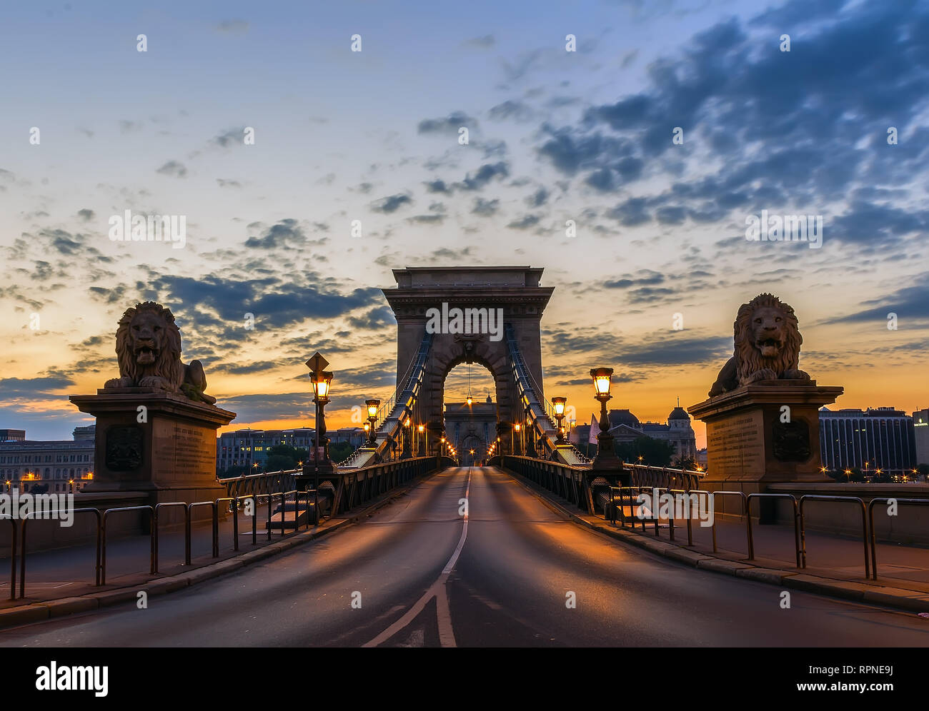 Monument lion on chain bridge hi-res stock photography and images - Alamy