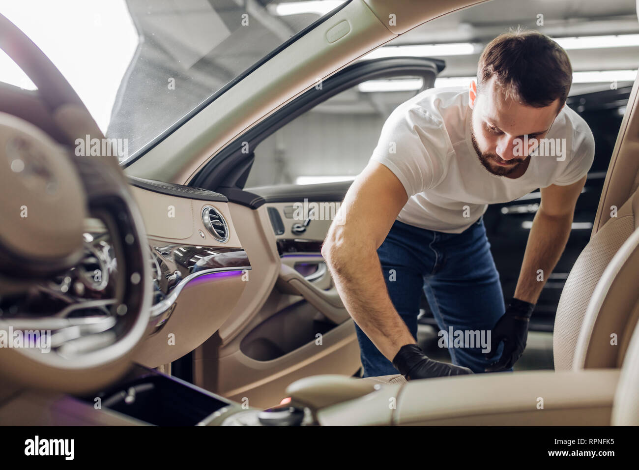 Half clean half dirty car hi-res stock photography and images - Alamy