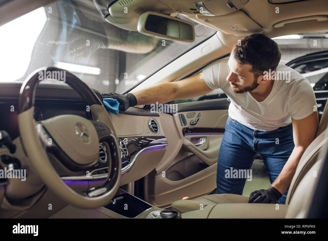 Half clean half dirty car hi-res stock photography and images - Alamy