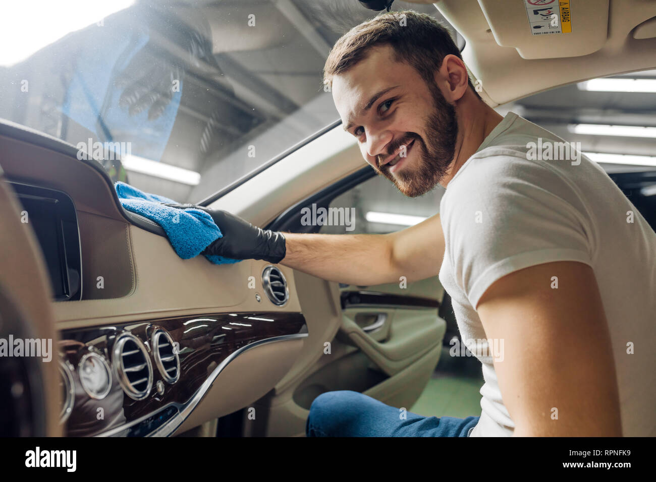 Half clean half dirty car hi-res stock photography and images - Alamy