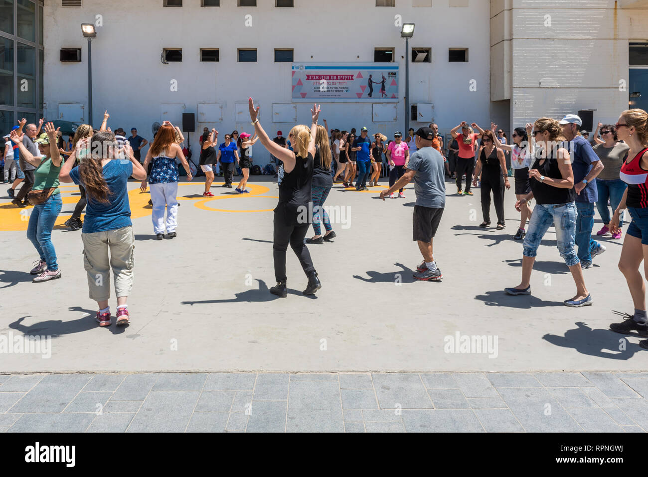 Israeli folk dance hi-res stock photography and images - Alamy