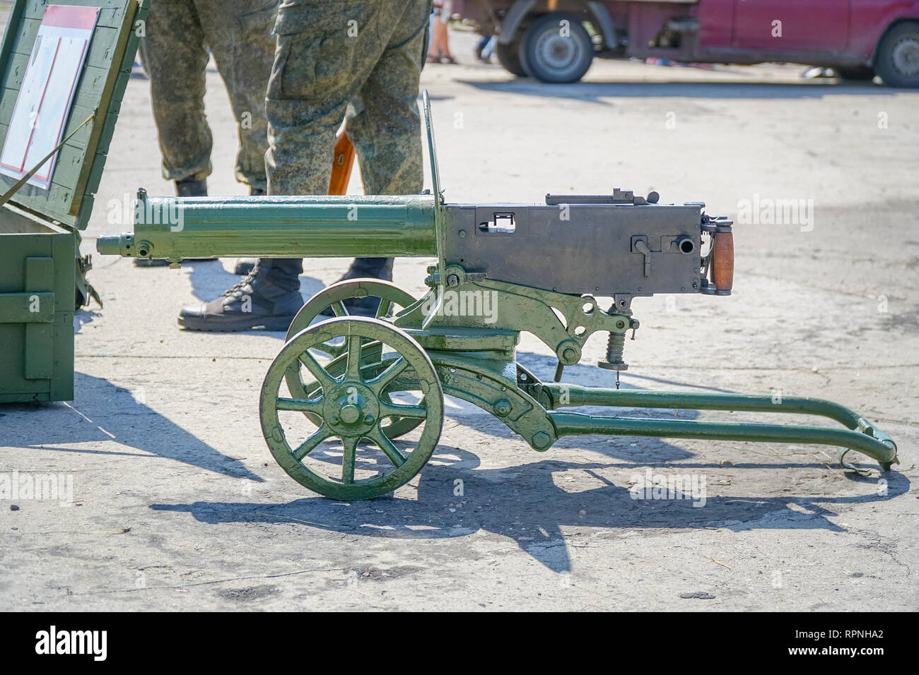 Old machine gun green Stock Photo - Alamy