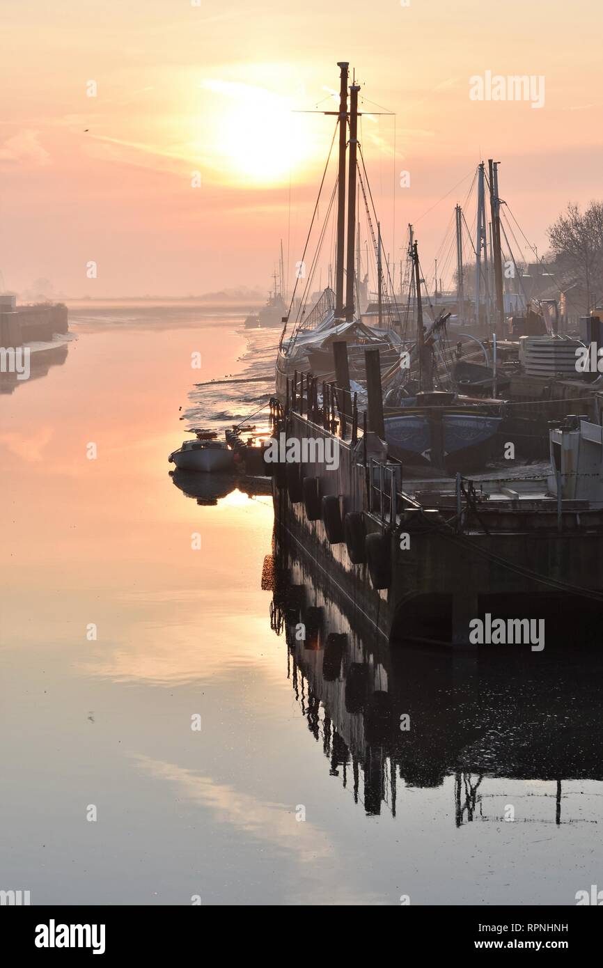 Blackwater river essex boat hi-res stock photography and images - Alamy