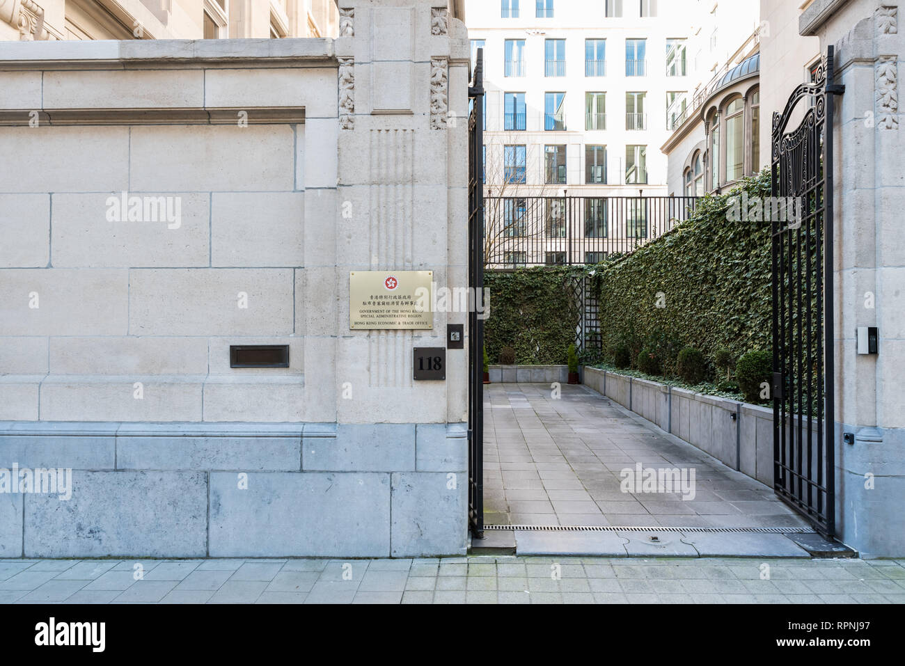 Office entrance gate hi-res stock photography and images - Alamy